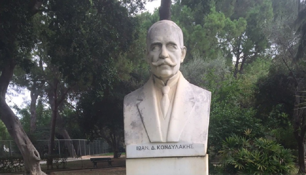 Χανιά 1962: Τα αποκαλυπτήρια της προτομής του Ι.Κονδυλάκη - Viannitika.gr