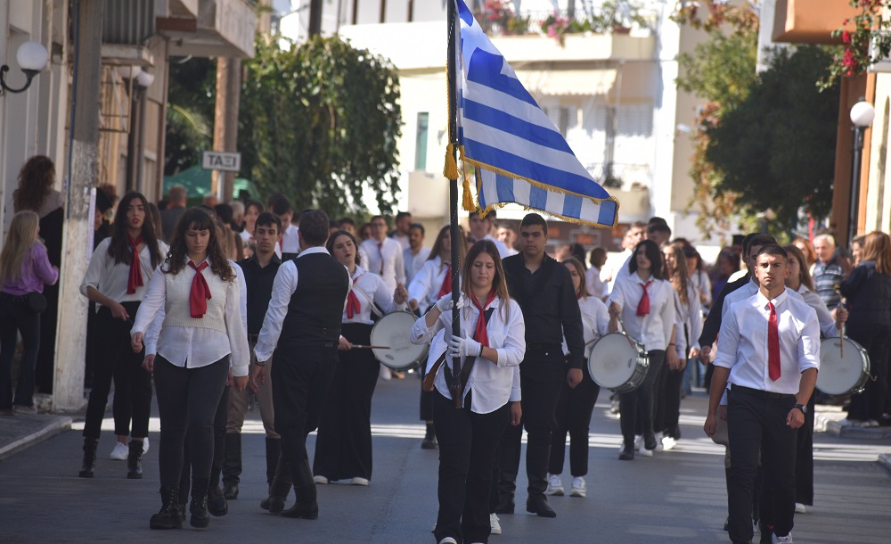Εικόνες από την παρέλαση στη Βιάννο - Viannitika.gr