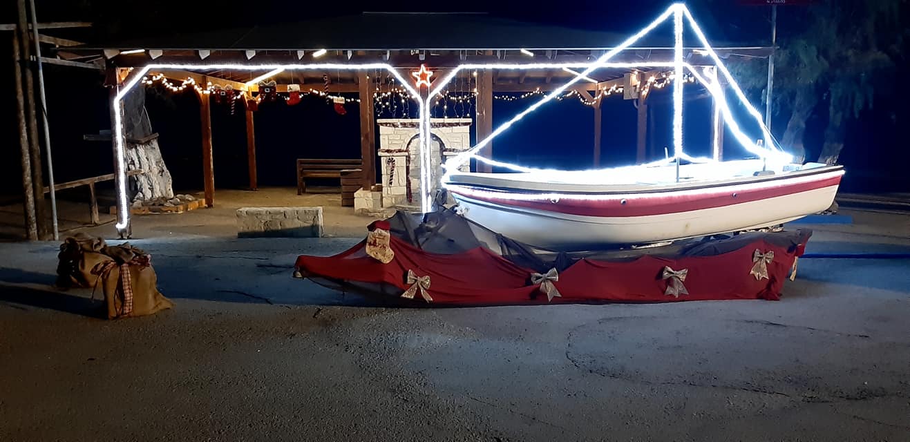 Έτοιμο το χριστουγεννιάτικο καραβάκι! - Viannitika.gr